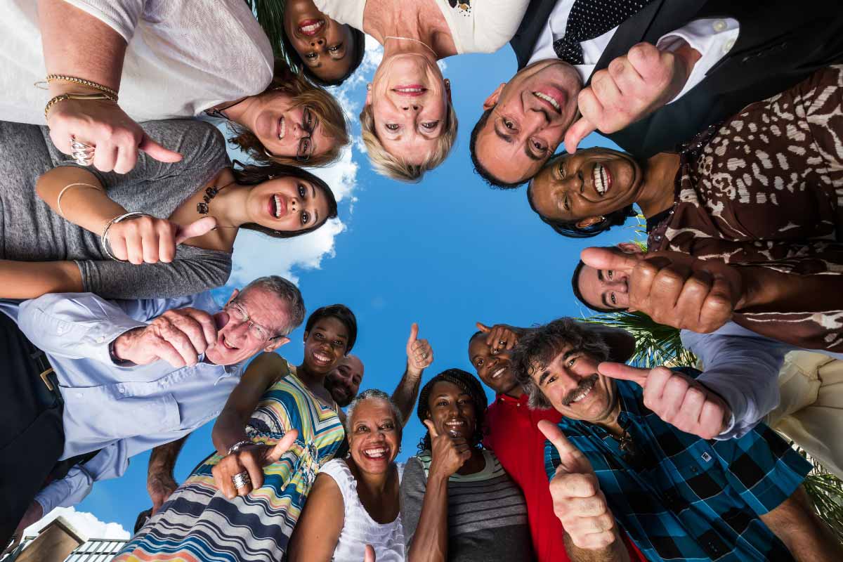 15 Group Photo Ideas Small & Large Teams