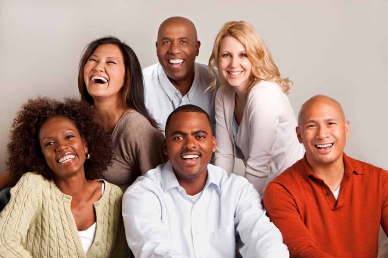 15 Group Photo Ideas Small & Large Teams