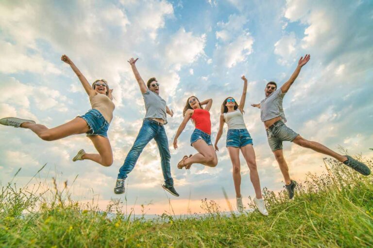 15 Group Photo Ideas Small & Large Teams